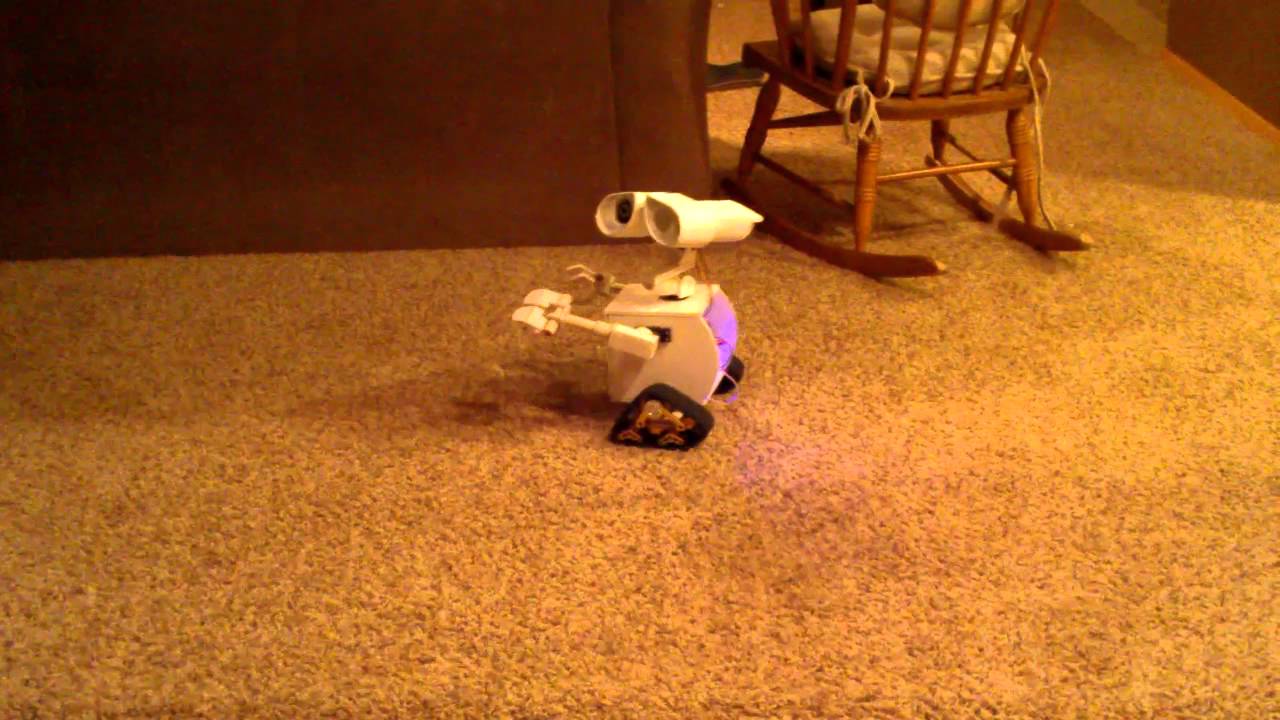 WALL-E vs the Dog - YouTube