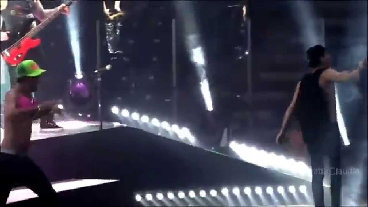 Dear Maria, Count Me In - All Time Low LIVE from Detroit 2015 HD - YouTube