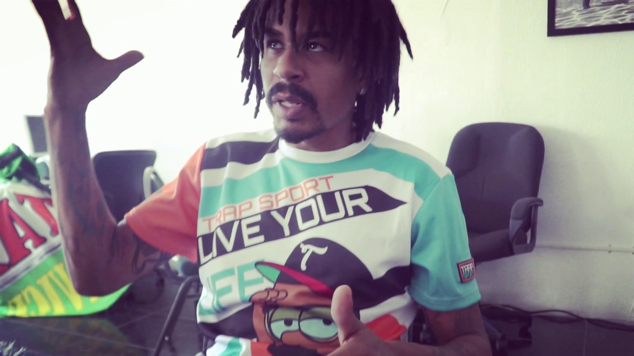 JayR.ar “Me Only” [Official Music Video] - YouTube