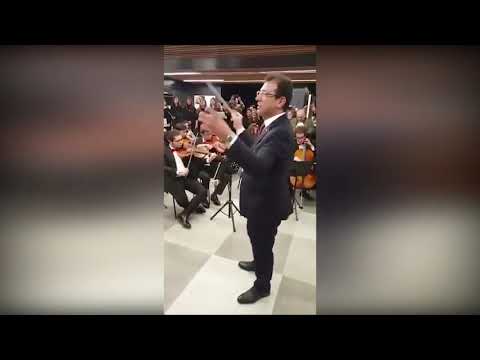 Ekrem İmamoğlu Koro Şefi Oldu - İzmir Marşı