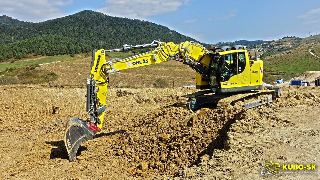 Liebherr R926 compact excavator | timelapse video | Diaľnica D1 Hubová ...