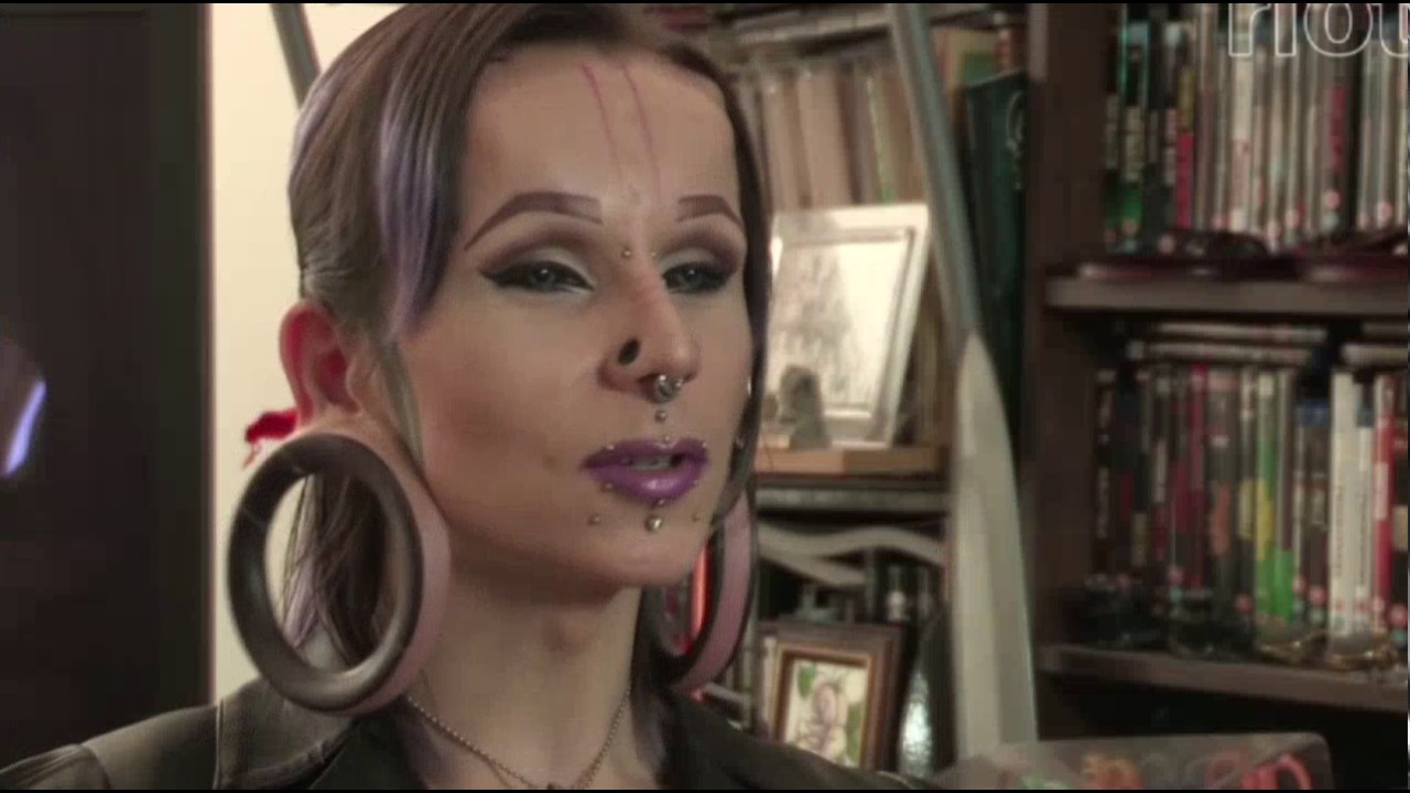 Roni Queen Of British Body Modification - YouTube