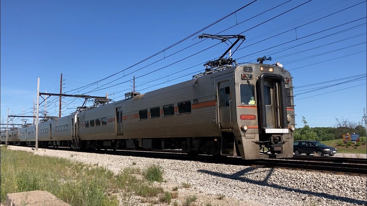 South Shore Lines Train arrives at Ogden Dunes, IN (June 18, 2022 ...