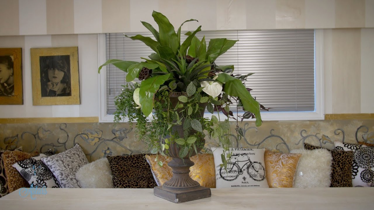 Floristry Tutorial: An Update on my 'Stand-by' Flower Design - YouTube