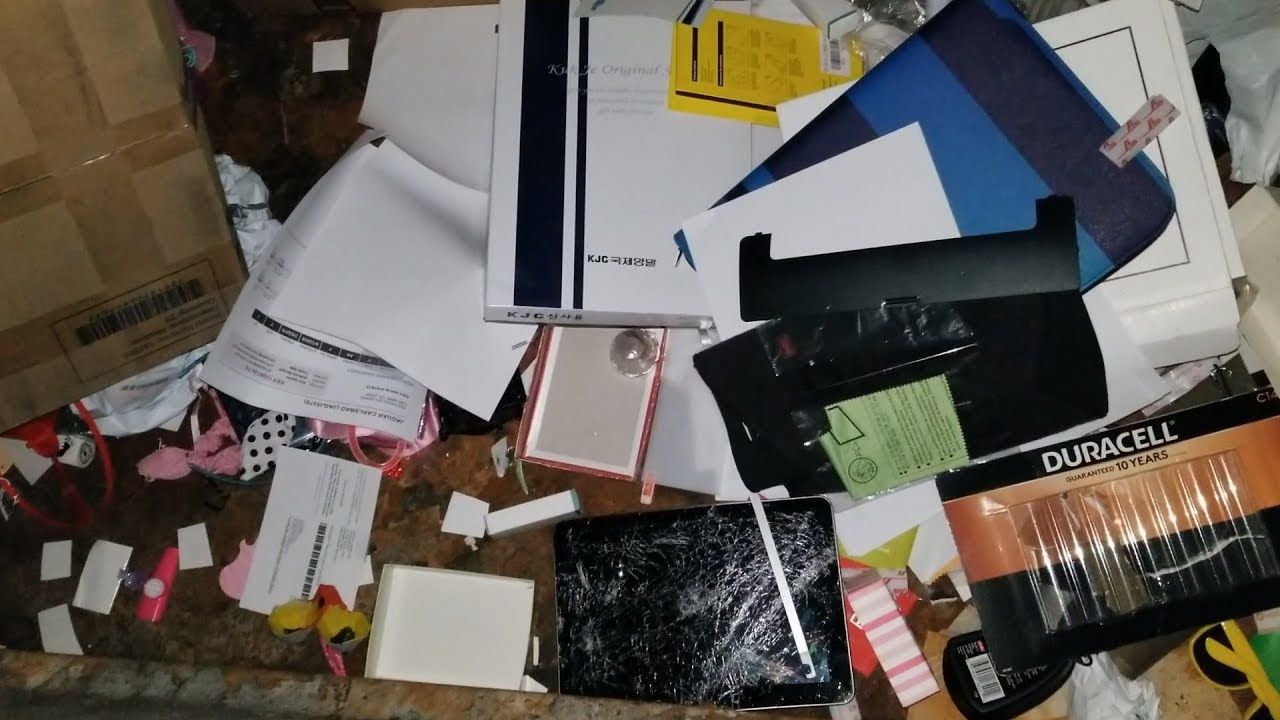 RICH PERSON JUST THROWS MASSIVE EXPENSIVE STUFF IN TRASH! - YouTube