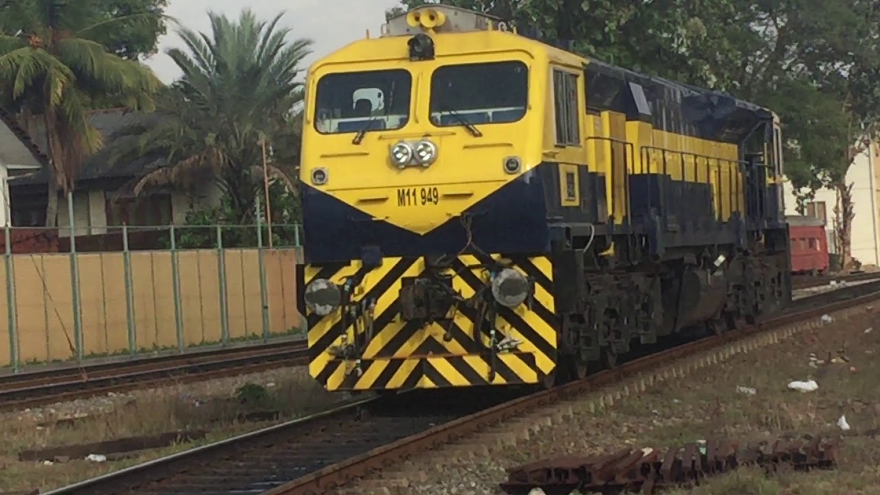 Sri Lanka Railway Class M.11 locomotive - YouTube