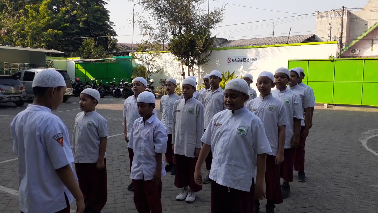 Baris berbaris SDIT Ar rayyan Surabaya - YouTube