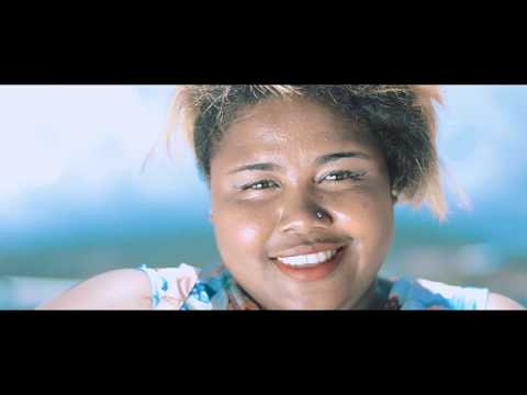 KHELLY HMILOVE Premier Amour (CLIP GASY 2019 BY RAOLIPICTURE 1)