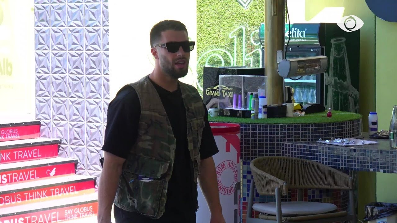 “Mos bëni zhurmë se po fle bebi i vogël”/ Meritoni ironizon Julin: O ...