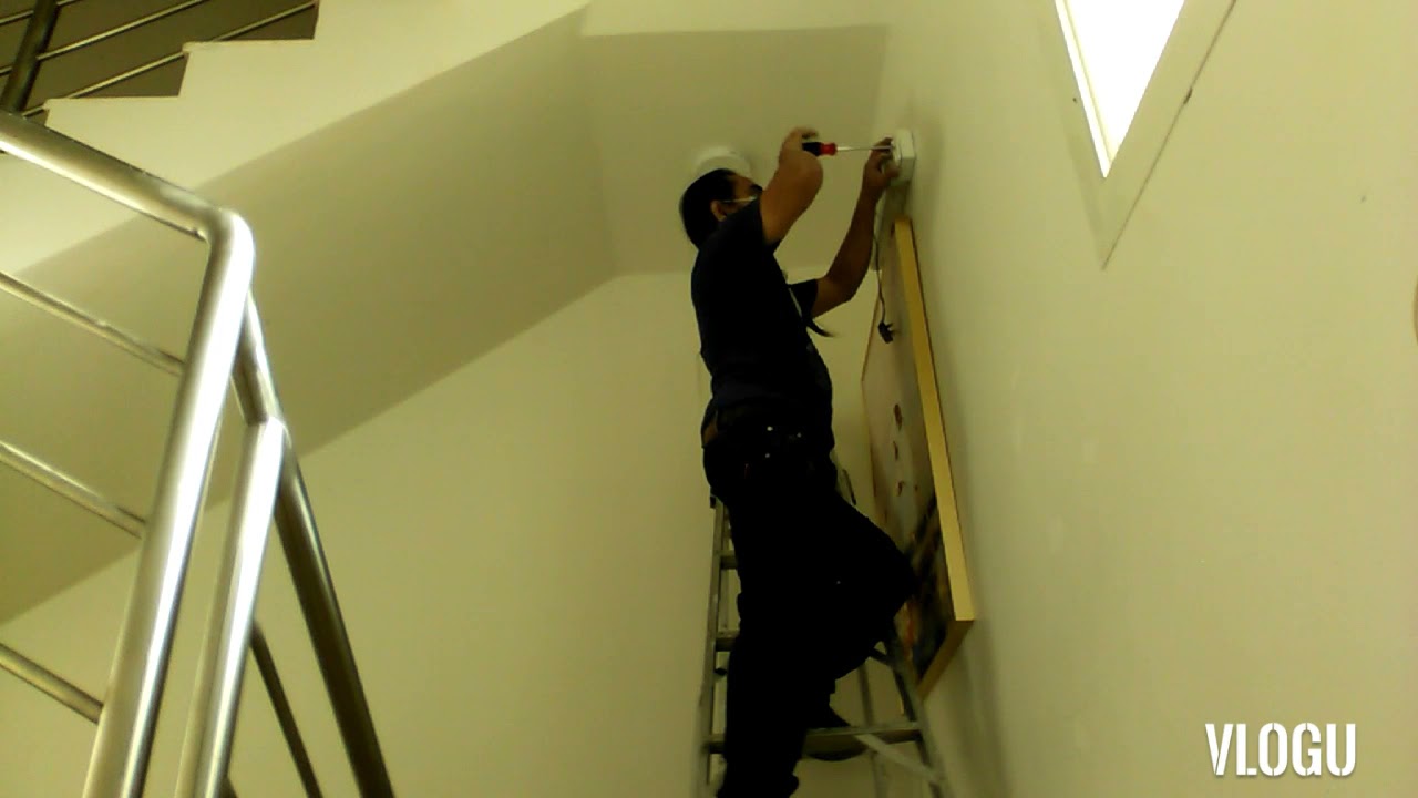 INAYOS ANG EMERGENCY LIGHT SOCKET - YouTube