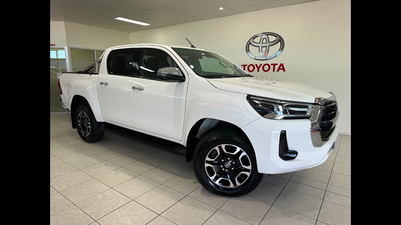 2021 TOYOTA HILUX SR5+ - YouTube