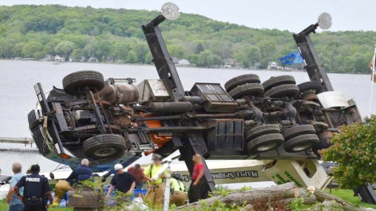 Top 10 Crazy Dangerous Truck & Car Driving Skills - Extremely Idiost ...