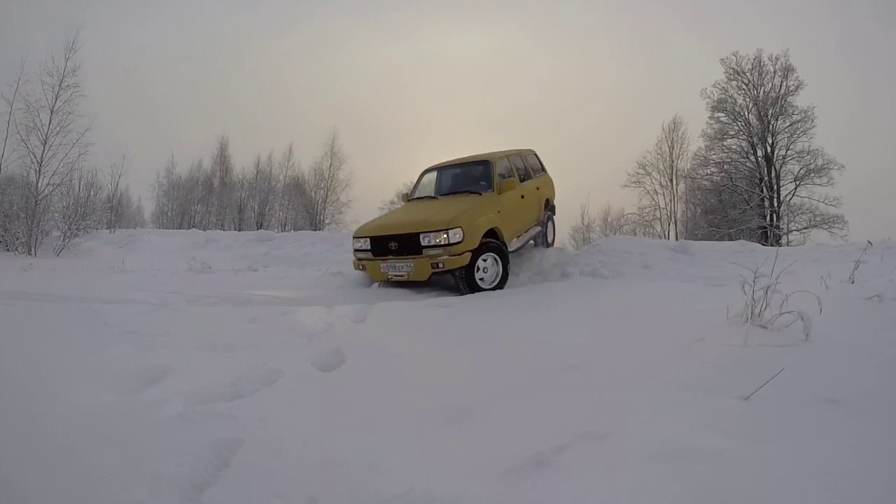 Toyota Land Cruiser 80 snow action - YouTube