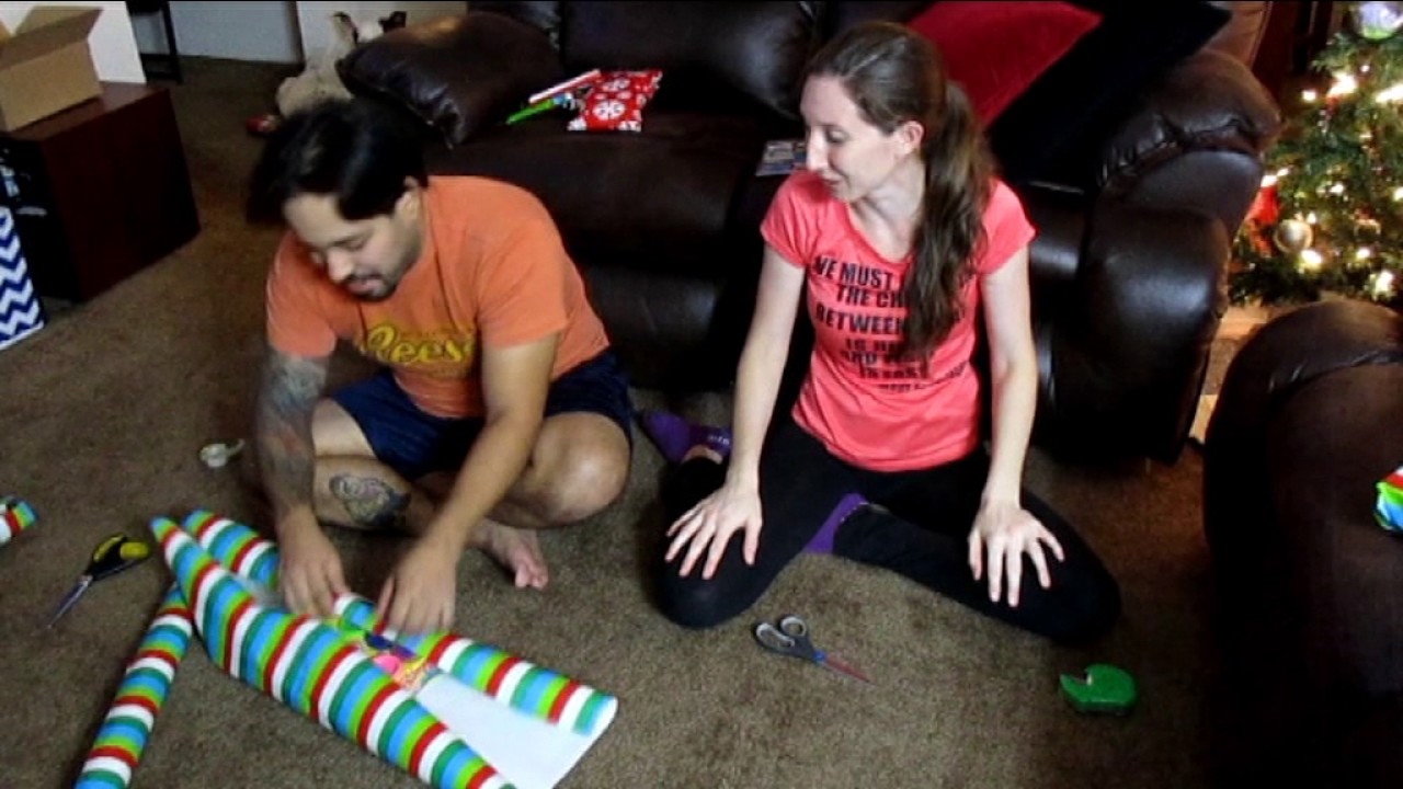 GIFT WRAPPING CHALLENGE - YouTube
