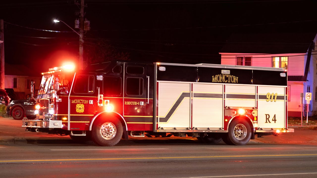 Moncton Fire Responding to an MVC - YouTube