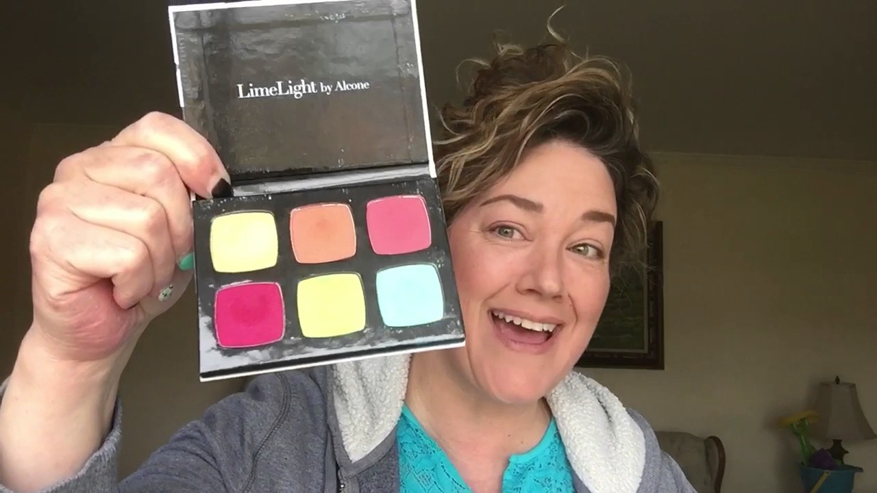 How to do fun eyeshadow - YouTube