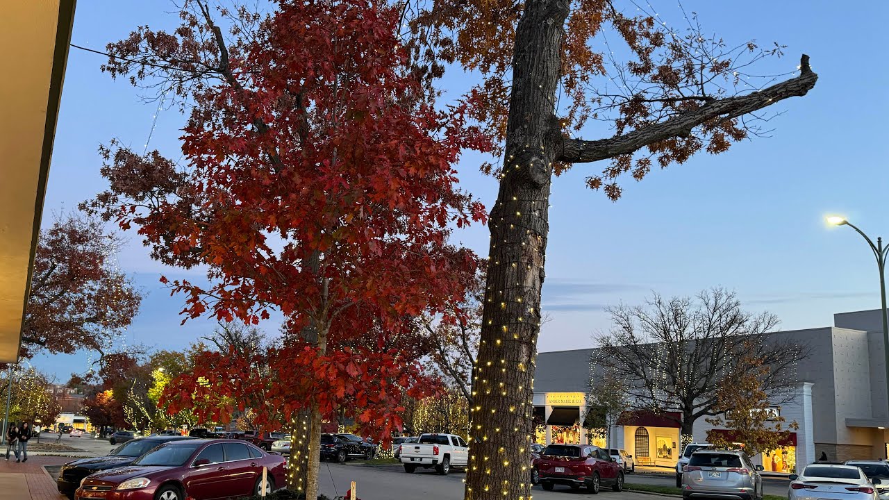 Utica Square Tulsa Christmas Ambiance - YouTube