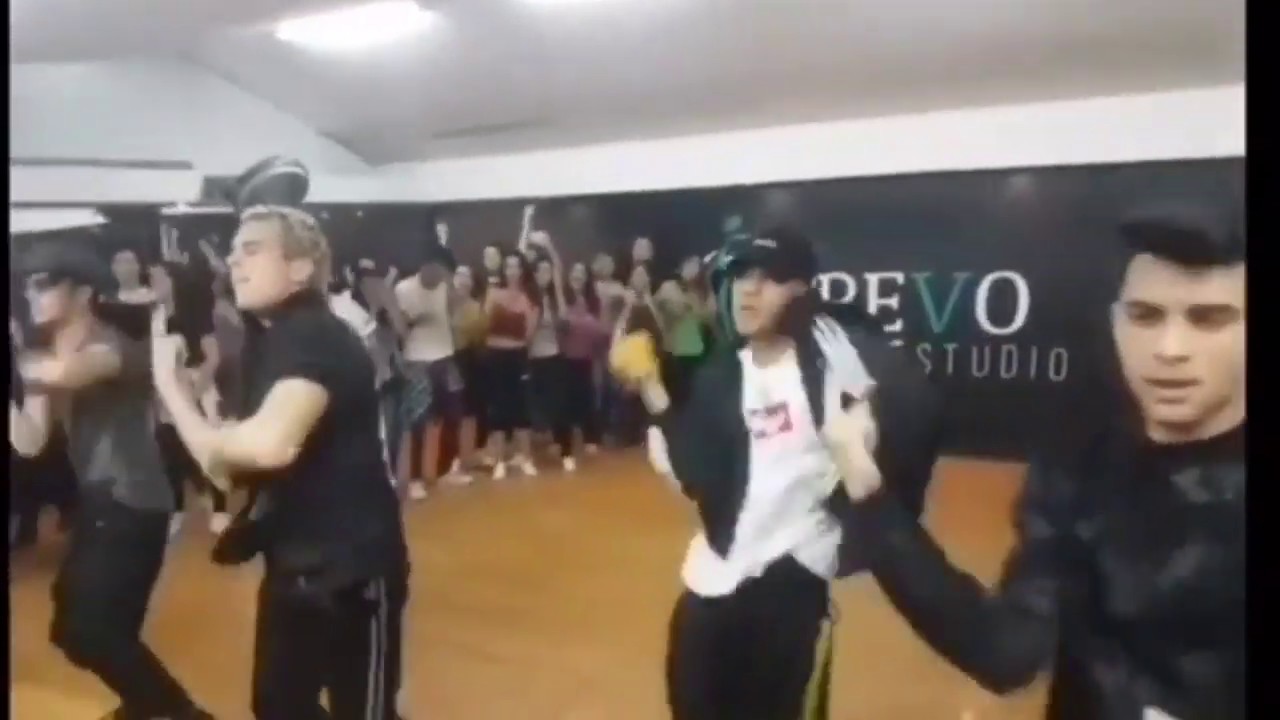 Cnco clases de baile de en Frevo Dance Estudio en Ecuador - YouTube