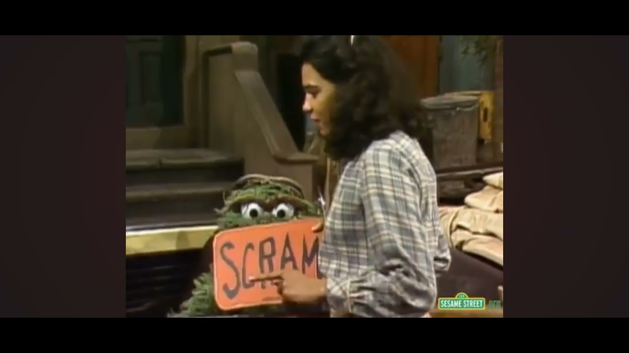 Maria Helps Oscar On Sesame Street - YouTube