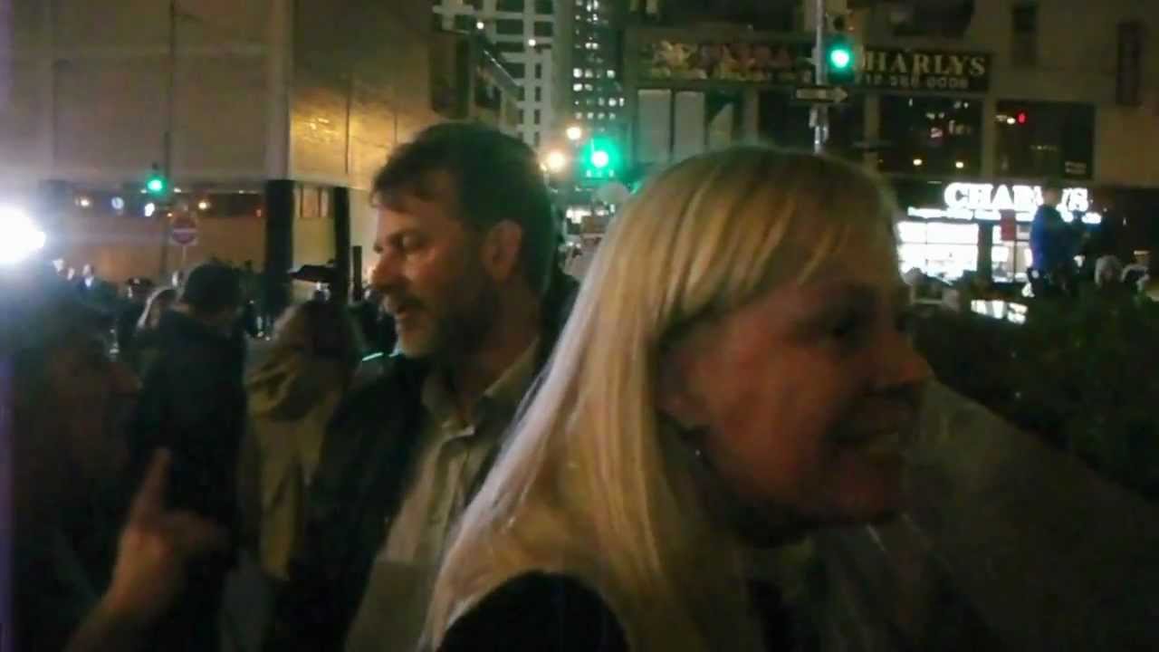 Angry British Woman Yells @ NYPD Officer - YouTube