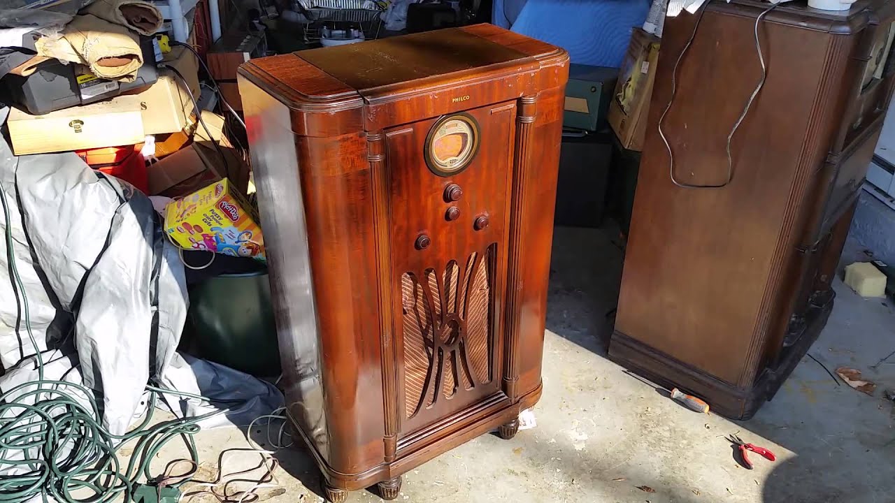 Philco 37-650 console radio shadow meter - YouTube