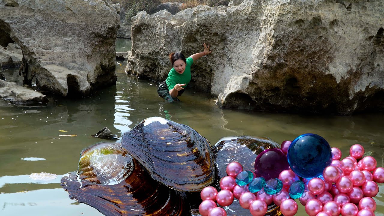 😱😱The girl discovered a giant clam with enchanting pink pearls inside ...