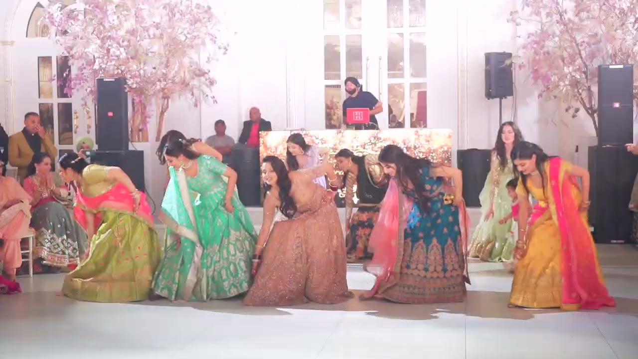 PUNJABI WEDDING DANCE PERFORMANCE - FINALLYHARNAV - YouTube