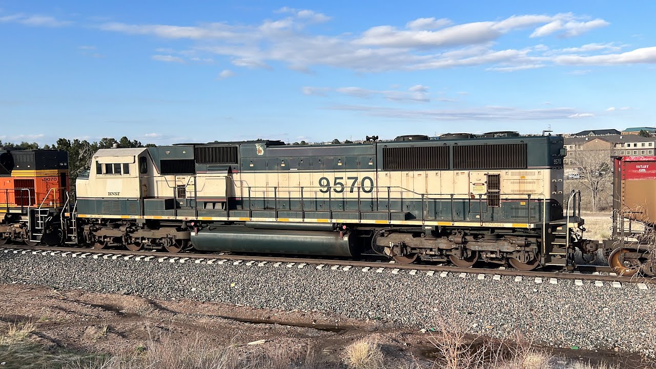 OLD COAL SET BACK IN SERVICE!!! BNSF 9017 LEADS THE C-CAMHOH0-13A WITH ...