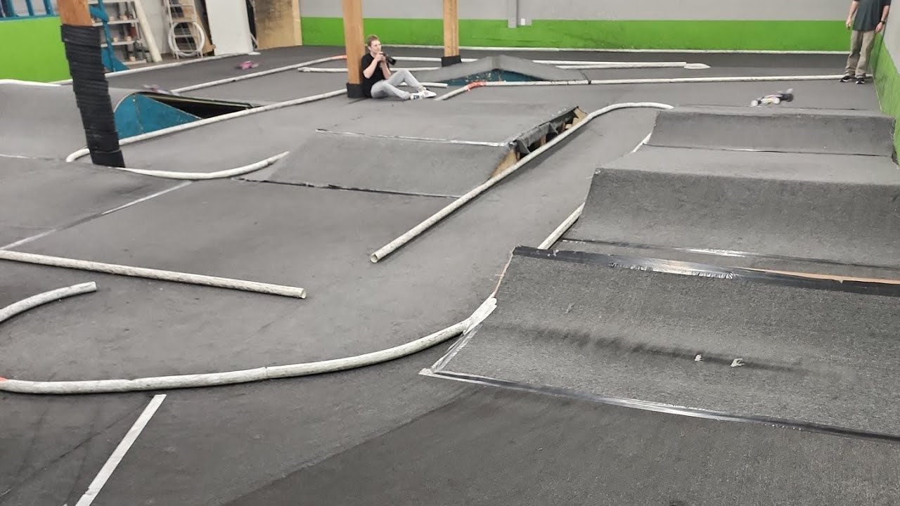 Live racing at RUG BURNERZ RC RACEWAY - YouTube