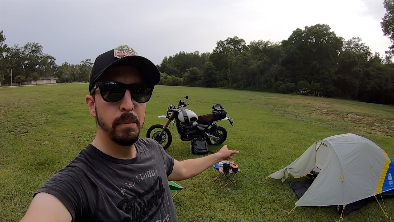 How much can I fit inside a Triumph 30L Dry Bag? - YouTube