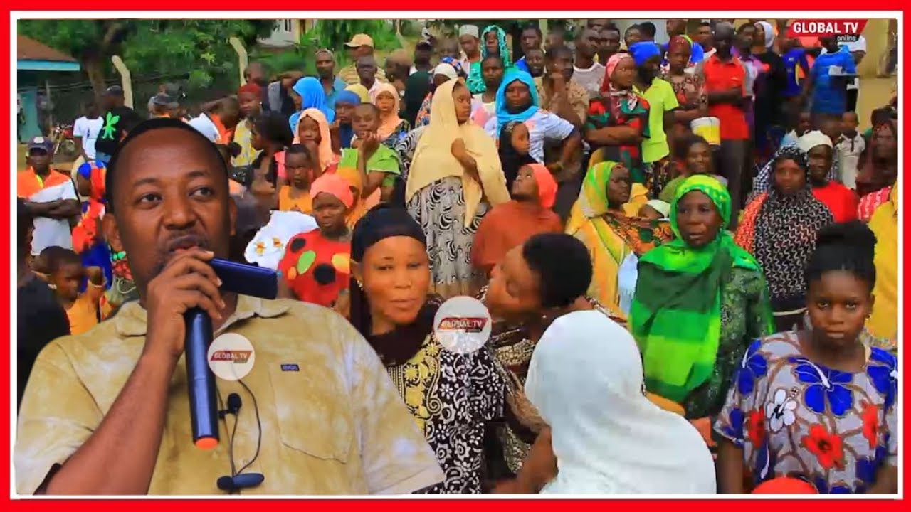 BABU TALE AMPIGIA SIMU WAZIRI BASHUNGWA MBELE ya WANANCHI, AKABIDHI ...