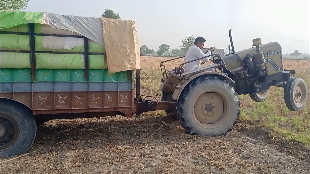 Eicher 241 Tractor Pulling Fully loaded trali and Stuck in mud And help ...