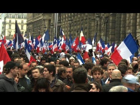 Des milliers de militants du Front National défilent à Paris - YouTube
