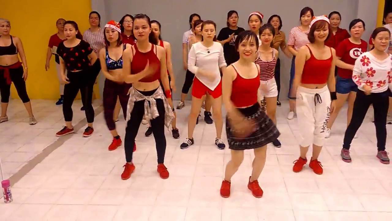 Zumba in Da Nang | XMAS Party | All I Want For Christmas is You Zumba ...