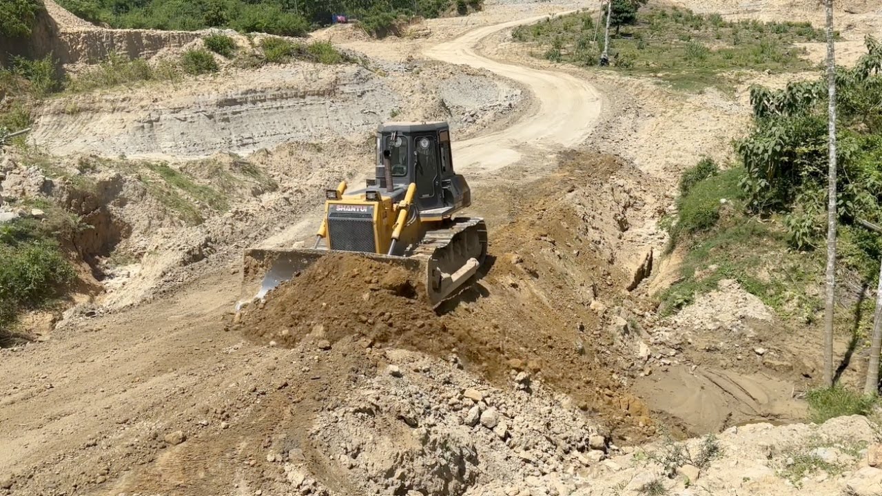 Fast Action Bulldozer Shantui SD16E Road Service in the Mountains - YouTube