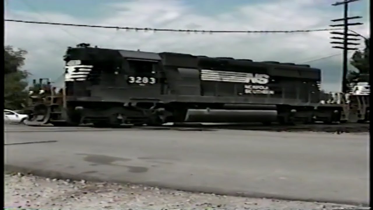 CSX road slugs and HIGH NOSE NS SD40's at Fostoria!!!! - YouTube