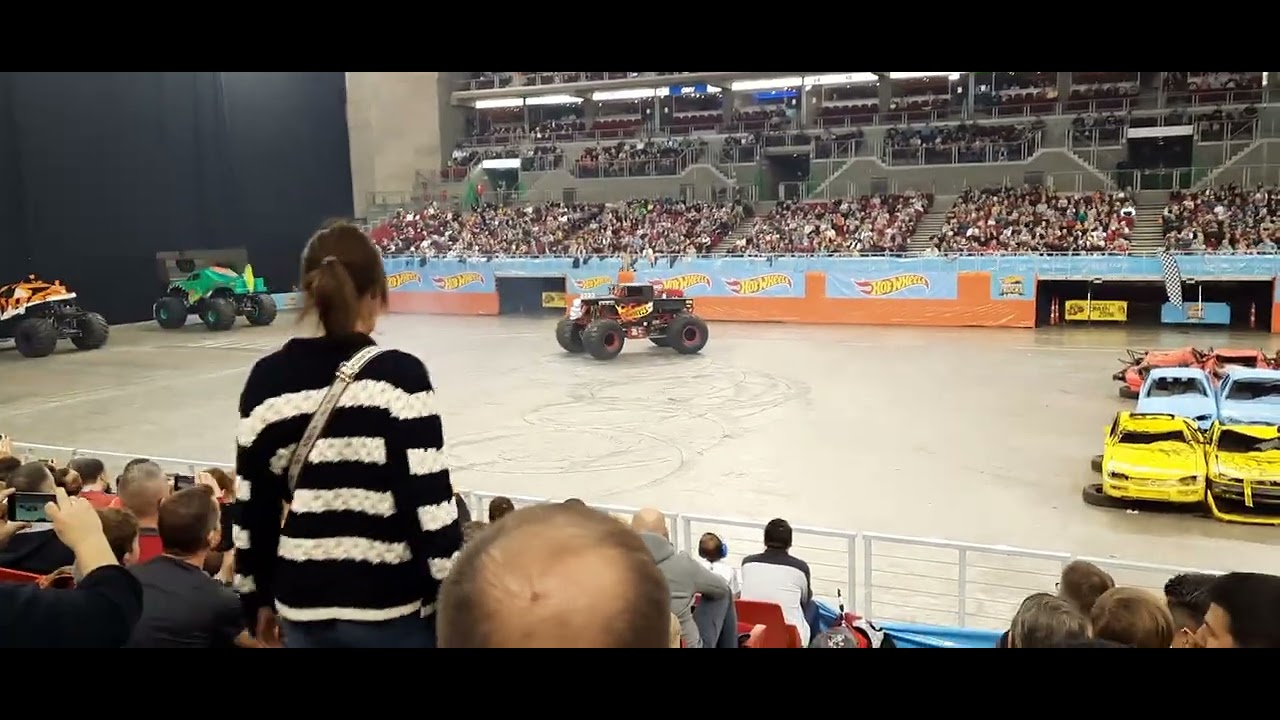 Hot Wheels Monster Trucks live Budapest 2022 - YouTube