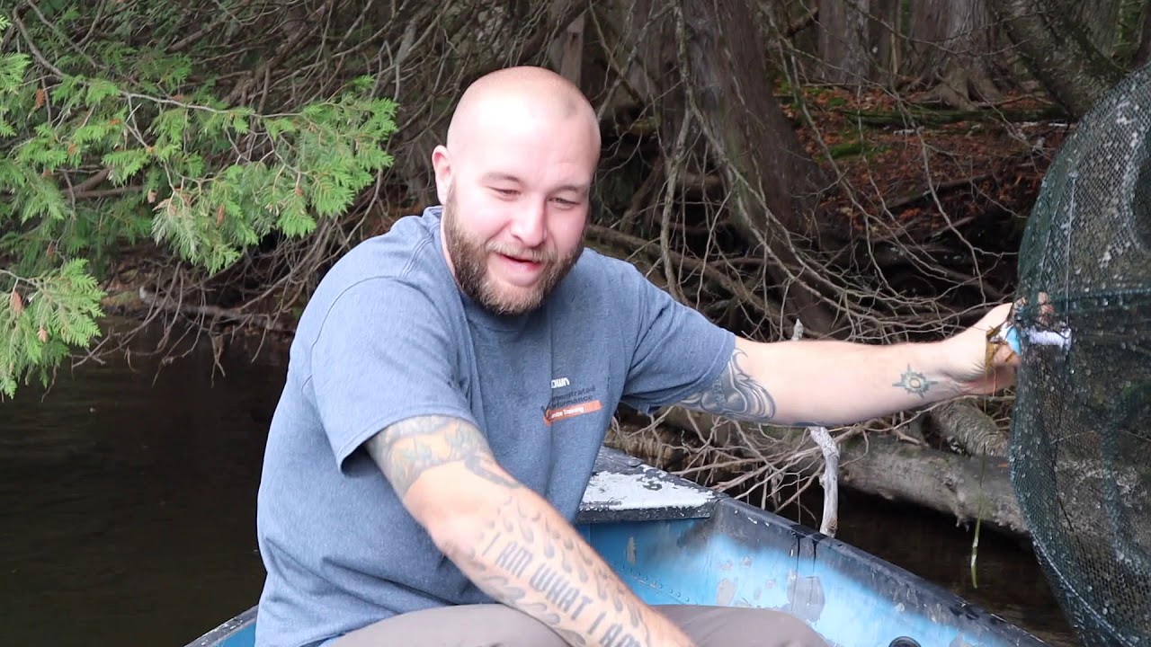 Crayfish trapping in cold water to see if it's any good. - YouTube