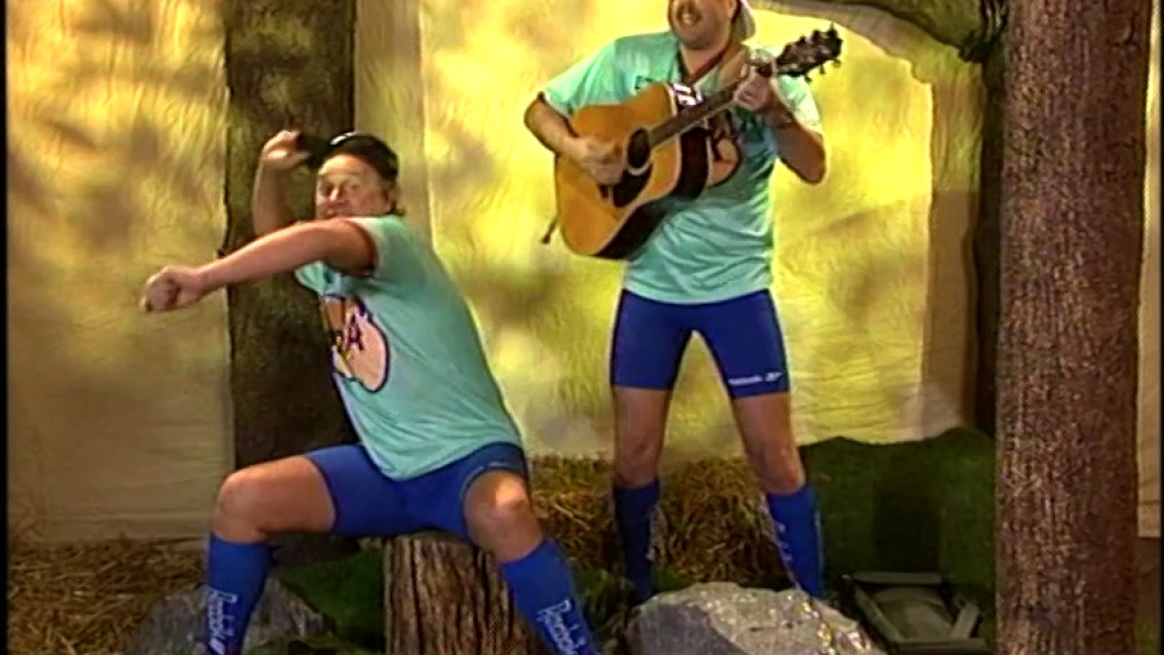 En loppa dog i skogen - Mora Träsk - Sånglekar 2 - YouTube