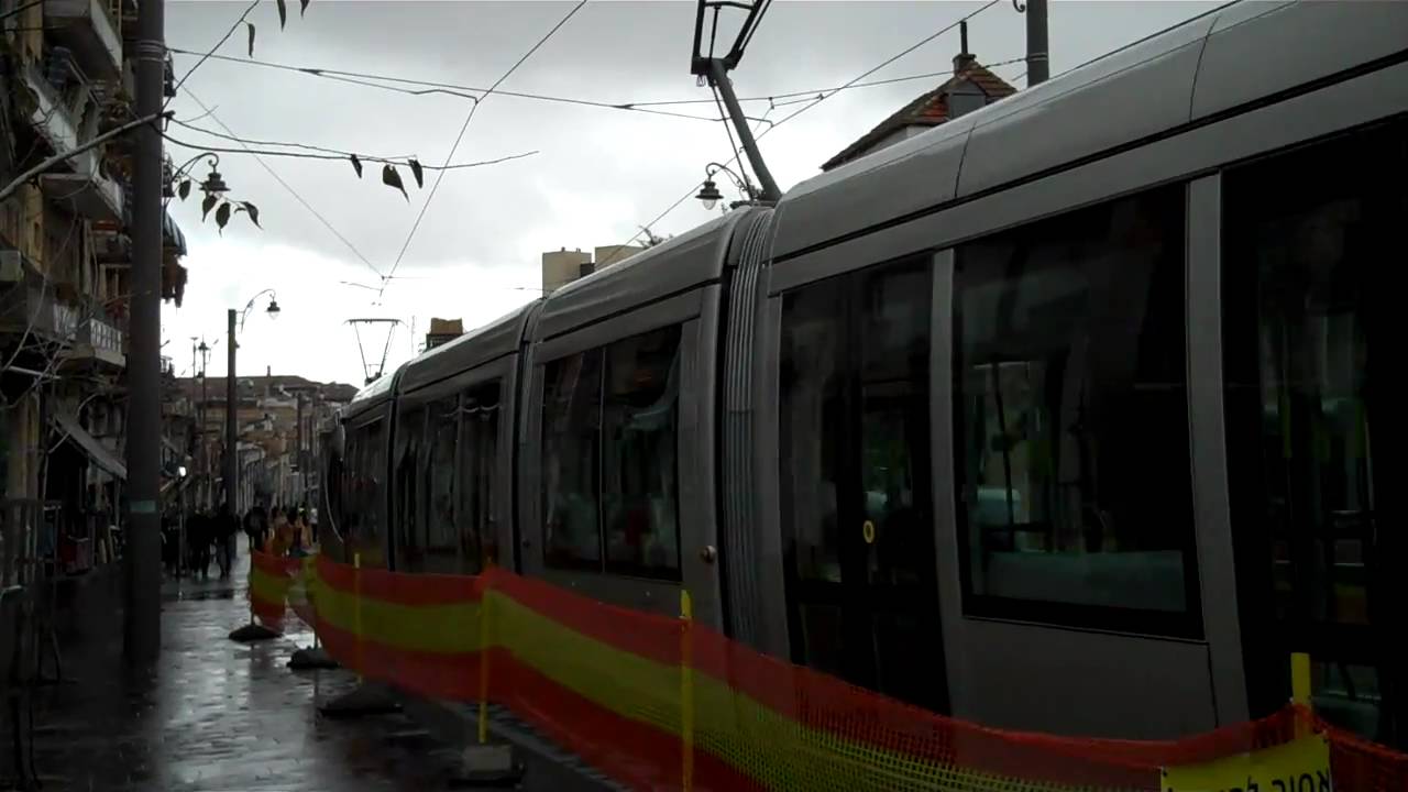 Light rail in Jerusalem | Metro ligeiro em Jerusalém - YouTube
