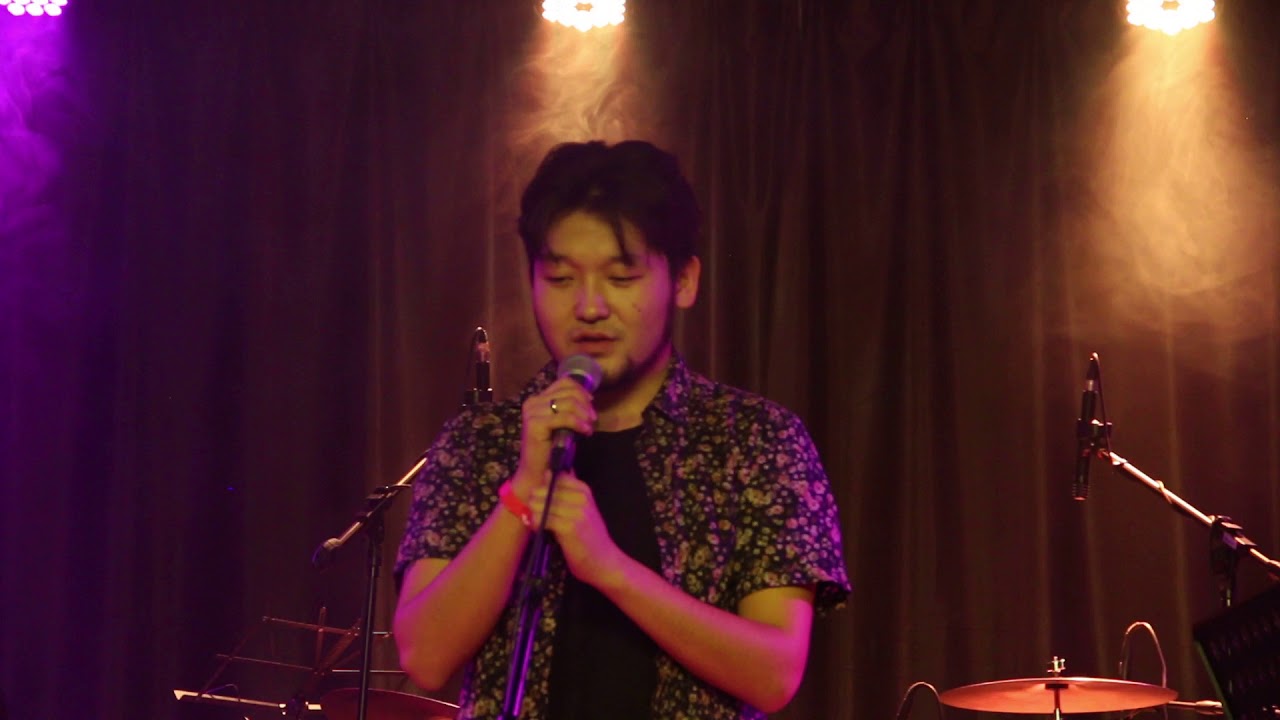 The Open mic Mongolia: Naagii-Chamaig huleene (Live cover) Dante - YouTube