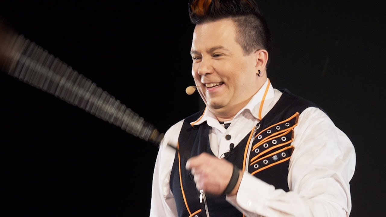 Janne Mustonen Moottorisahashow - YouTube