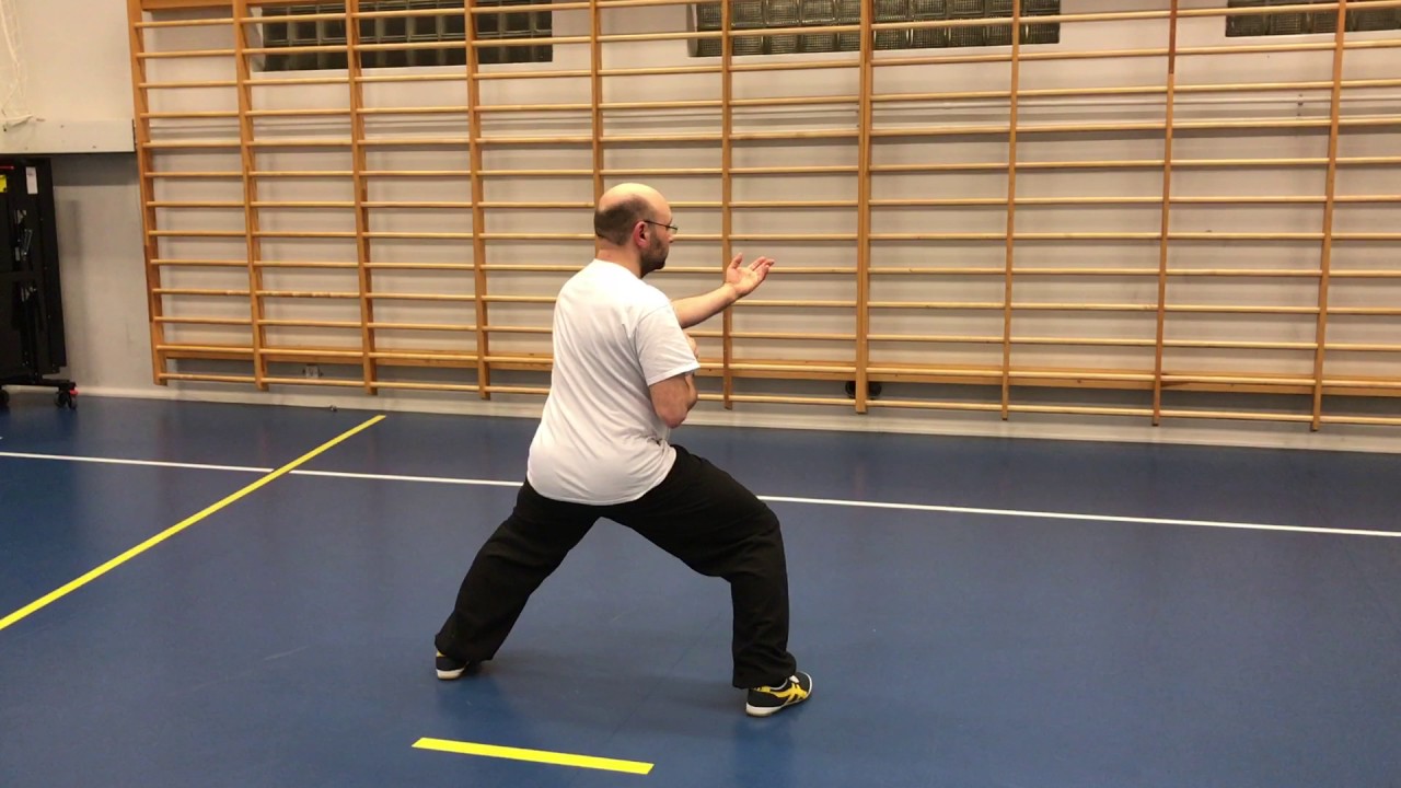 Hidden thrust punch til fist under elbow (bakfra) - YouTube