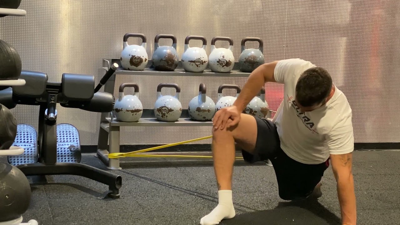 Lunge Hip distraction with band - YouTube