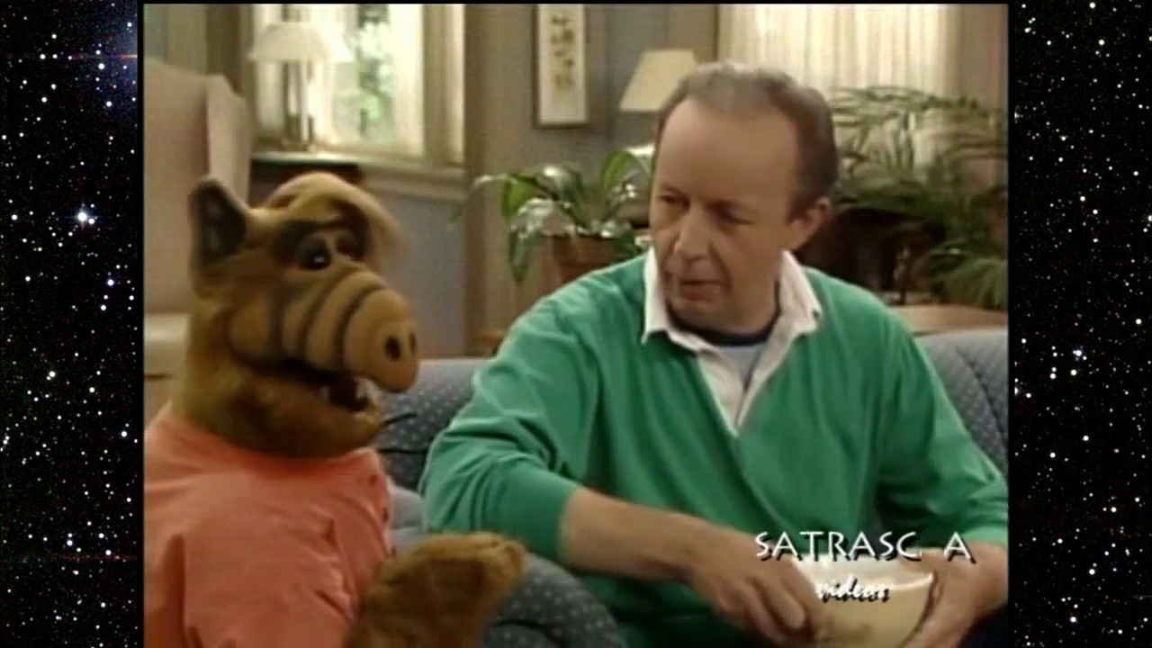 Aplausos de Melmac - ALF - YouTube