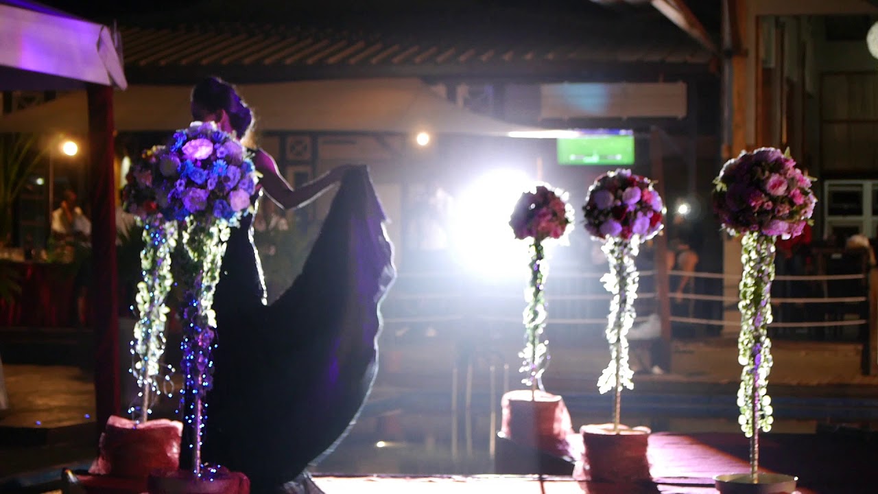 cathrina alas,robe noir dentelle maurice mme claude - YouTube