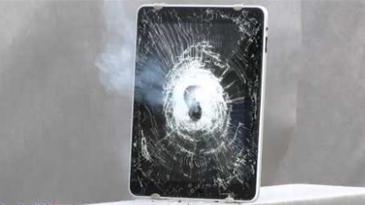 Kid Smashes iPad 2!! - YouTube
