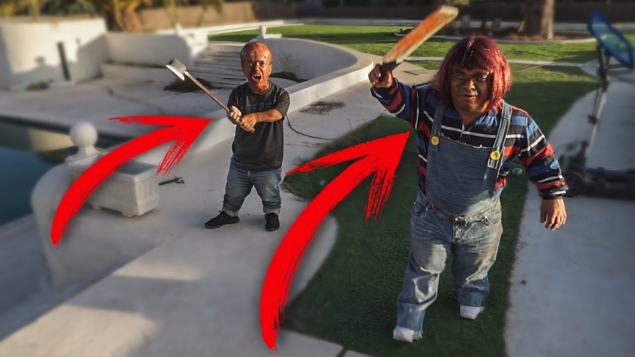 DOS ENANOS ENTRAN A CASA EN HALLOWEEN !! CHUCKY Y UN ZOMBIE!! *todo ...