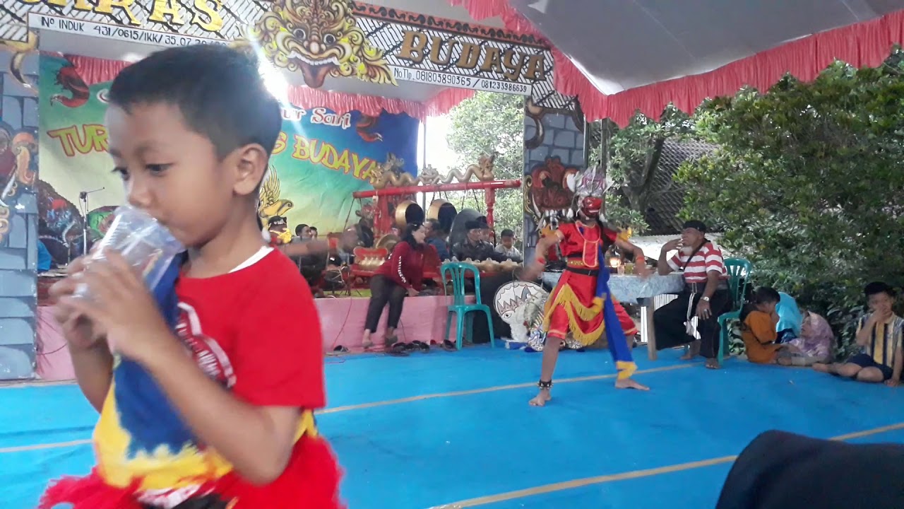 Tari topeng bapang sanggar seni laras budaya gendogo - YouTube