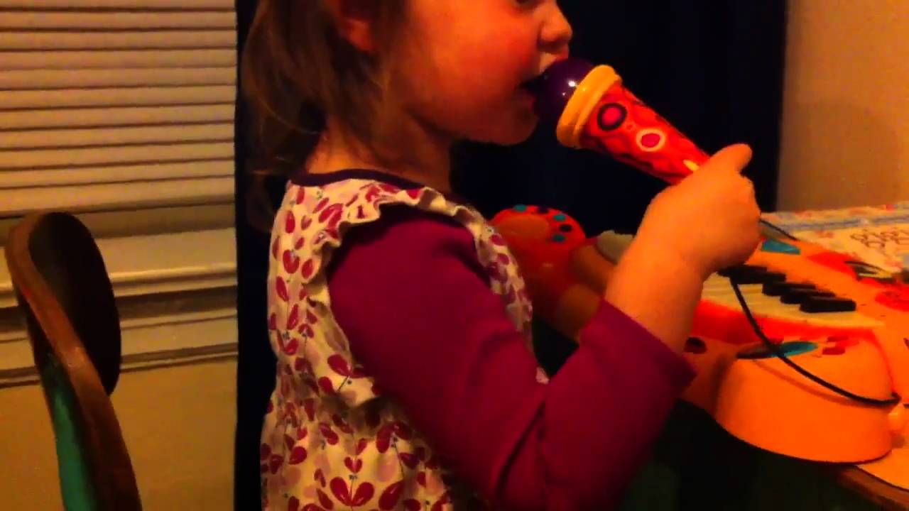 Ari singing - YouTube